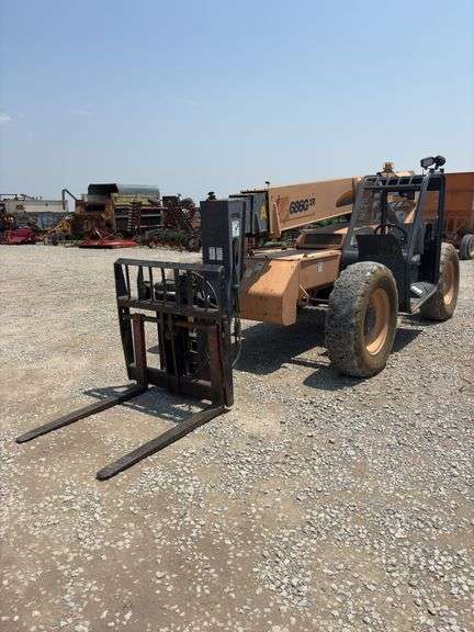 Case 686GXR Telehandler, Series II, Diesel, shows 3,057 hours, runs and ...