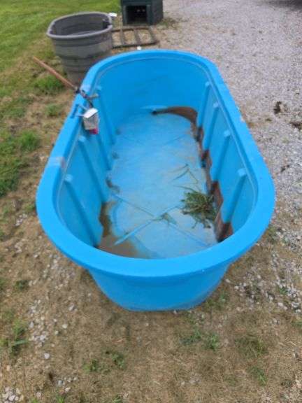 Behlen country 300-gallon water trough - Schmid Auction