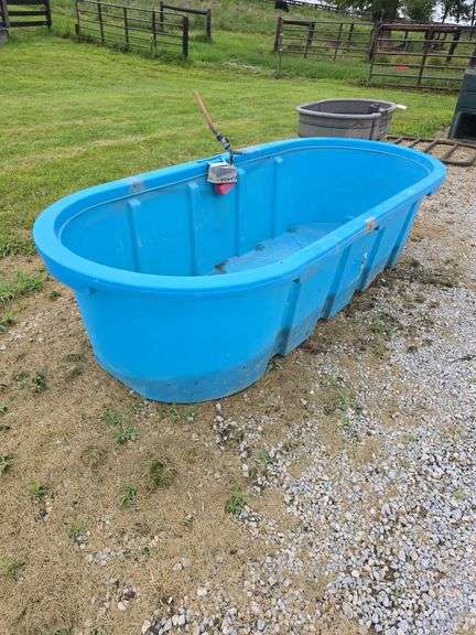 Behlen country 300-gallon water trough - Schmid Auction