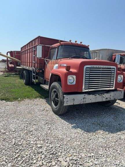 1975 International 1700 Loadstar, Single Axle, Gas, 5x2 speed, Cargo ...