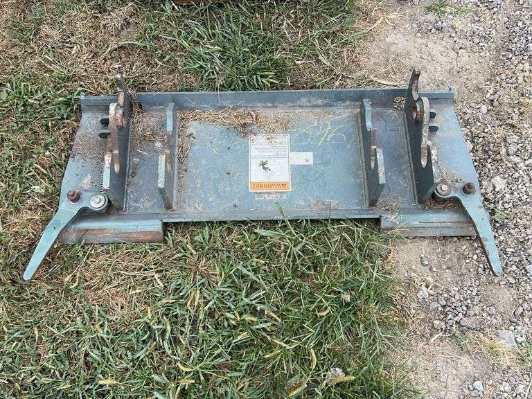 Quick attach plate for loader tractor - Schmid Auction