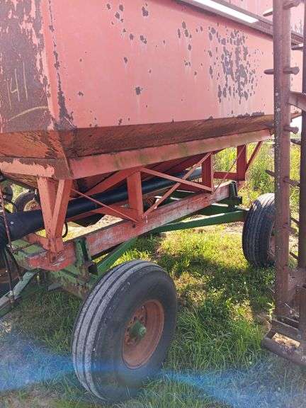 John Deere 965 Gear with Killbros 350 Bed, Hyd. 14ft Killbros Sead Auger with poly auger ...