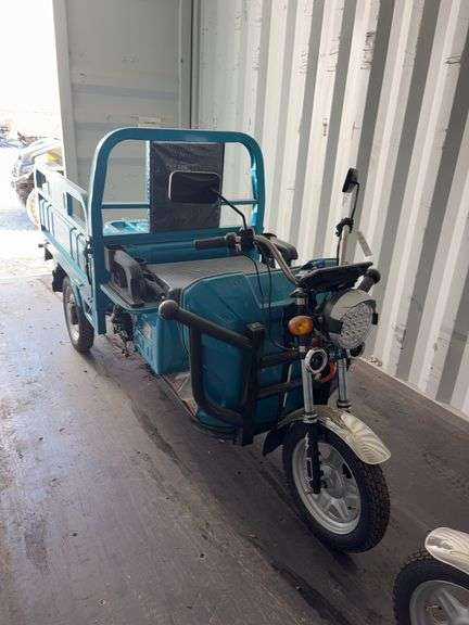 New 2025 IRET13 tricycle with bed, has 2 right side rails - Schmid Auction