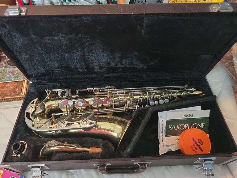 Yamaha Saxophone w/carrying case. - Schmid Auction