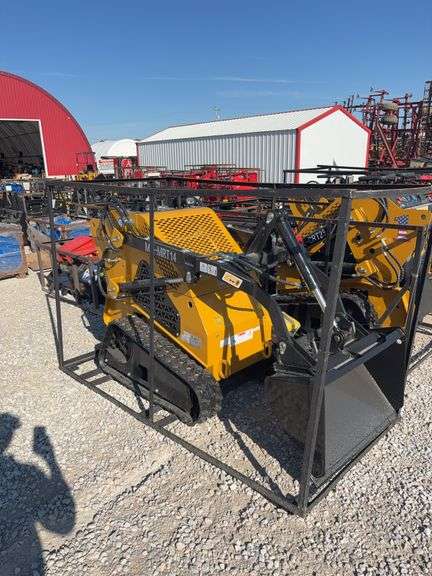 New AGT MX-MRT14 mini track skid steer, 420cc gas engine 15hp - Schmid Auction