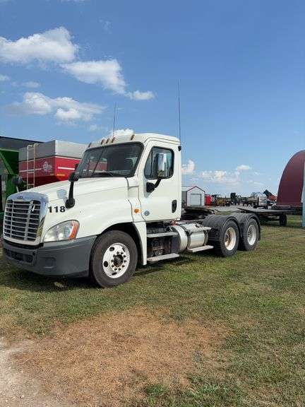 2015 Freightliner Cascadia 125, ISC Cummins motor, 550HP, automatic, 180'' wheel base,full set ...