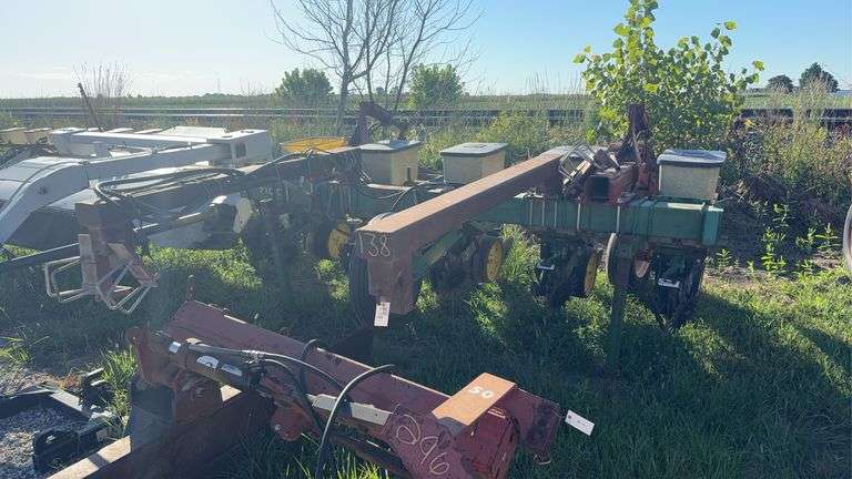 John Deere 7100 5 Row Splitter Attachment, Bean Meters - Schmid Auction
