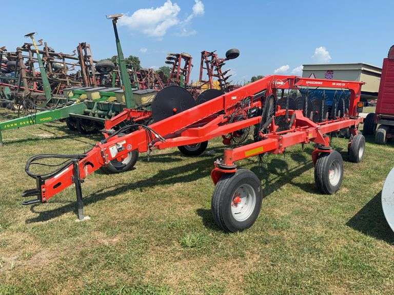 2019 Kuhn 14 Wheel Speed Rake SR600 GII, Tandem Axle, Like New, 2 ...