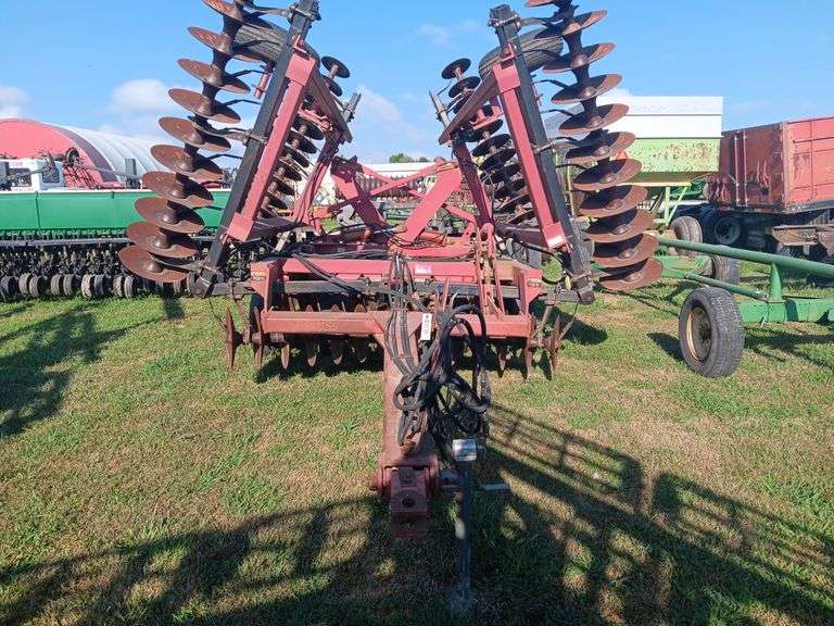 Case IH 496 disc, 22.5ft, 7.5" spacing, with rear hitch - Schmid Auction