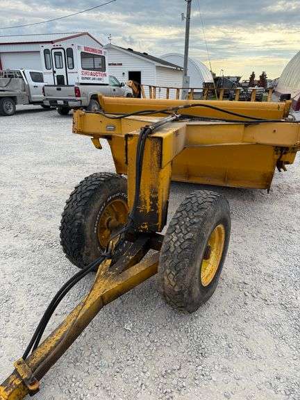 John Deere dirt pan Type 00700 s/n 000414 needs bolts for brackets to ...