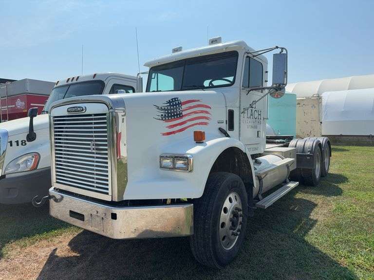 2008 Freightliner FLD 120SD Semi, 300,000 miles, Mercedes OM 460 engine ...