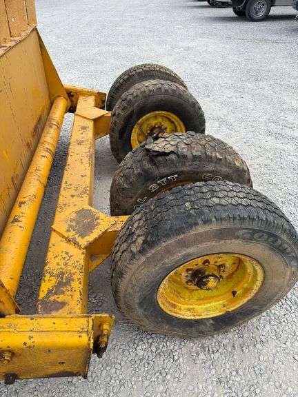 John Deere dirt pan Type 00700 s/n 000414 needs bolts for brackets to ...