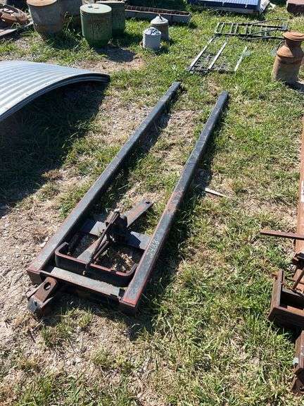 DMI 4250 NH3 tank hitch - Schmid Auction