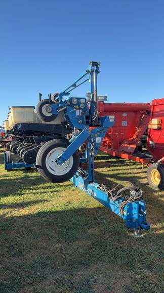 Kinze 2600 12-row, 30" spacing planter, with monitor, corn and soybean ...