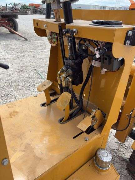 New AGT Model: KRW23 mini payloader, gasoline 739CC engine - Schmid Auction