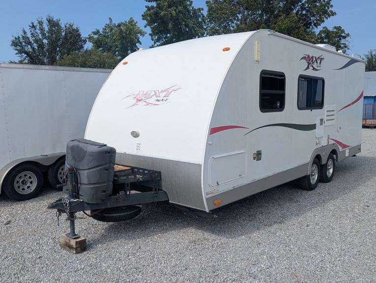 2009 MXT Coyote Toy Hauler by KZ- open floor plan, all beds and couches ...