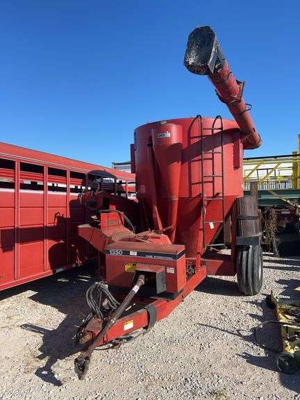 Case IH 1350 feed grinder, 540PTO, Avery scale, hydraulic load auger ...