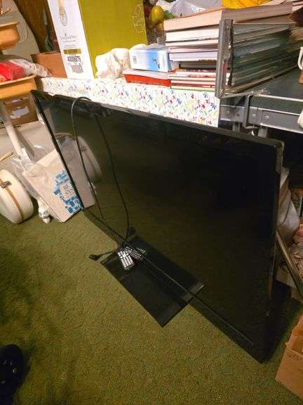 LG large screen HD TV with remote approx. 42" TV - Schmid Auction
