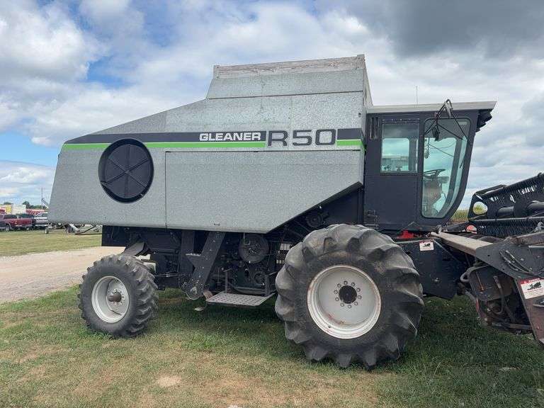 1988 Deutz-Allis Gleaner R50 Combine, 2870hrs, Firestone 23-degree ...