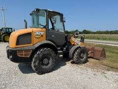 Case 921F Payloader with Bucket, 11843 hours, Radio, 405/70R20 Tires ...