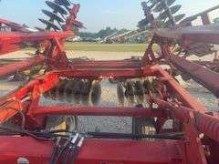 International 3900 18ft Disc, 7 1/2'' blade spacing, very nice, shedded ...