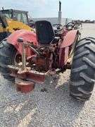 IH 2424 Tractor, drove in, with loader bucket, 2-way hyd., 3pt rear ...