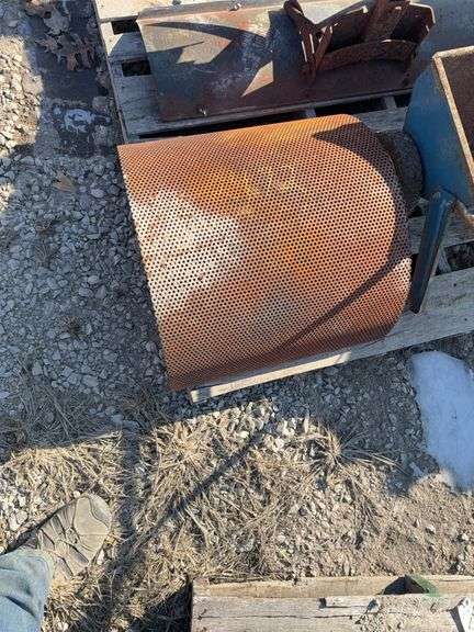 2 20" feed grinder screens - Schmid Auction