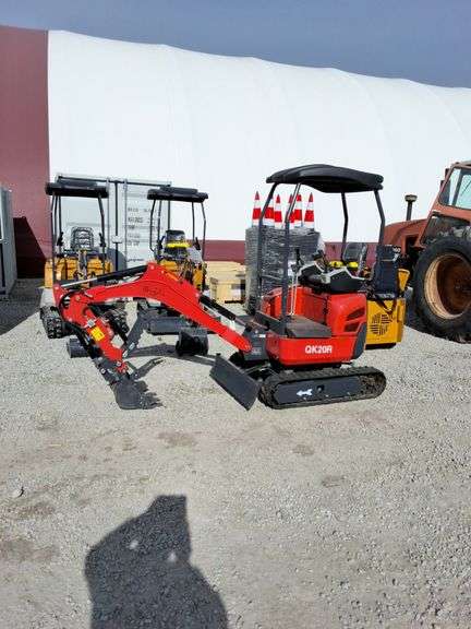 Industry Mini Excavator DK 20, Gas Engine, with toolbox - Schmid Auction