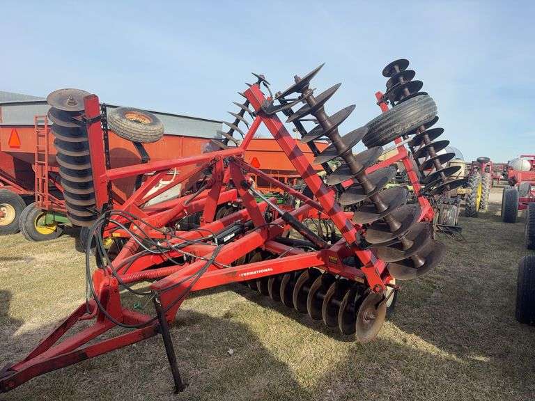 Case International 490 25ft Disc, Front blades 19 1/4'', back blades 19 ...