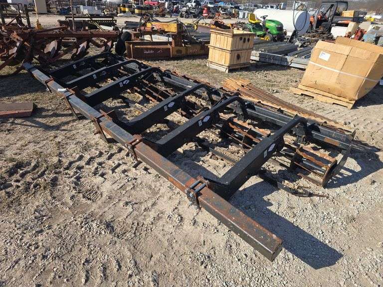 Rolling harrow and buster bar of 11 shank chisel plow - Schmid Auction