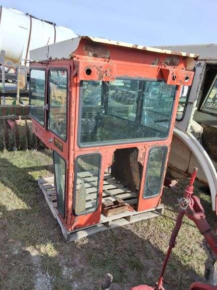 190 AC tractor cab with hardware - Schmid Auction