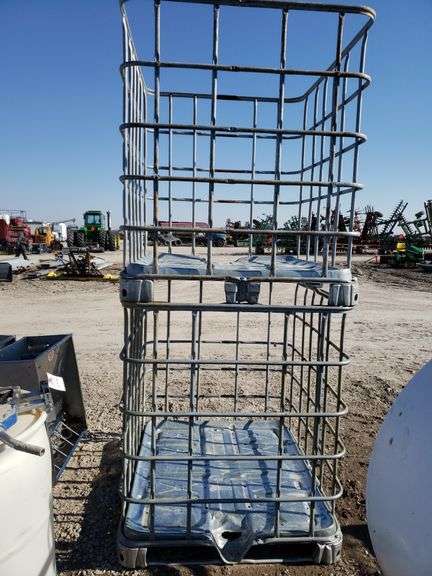 2 metal crates - Schmid Auction