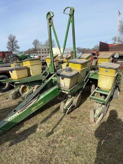 John Deere 8 Row Planter, corn meters, monitor, and new belts, JD ...