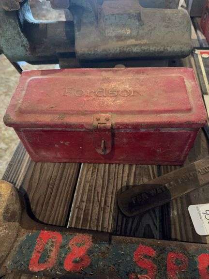 Fordson storage box - Schmid Auction