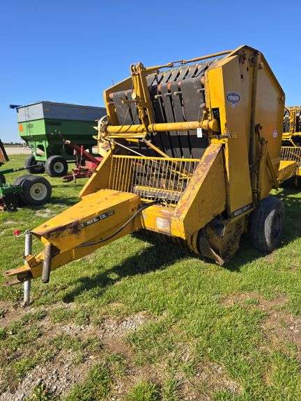 Vermeer 605F round baler, 540 pto (inside building), farmer upgraded ...