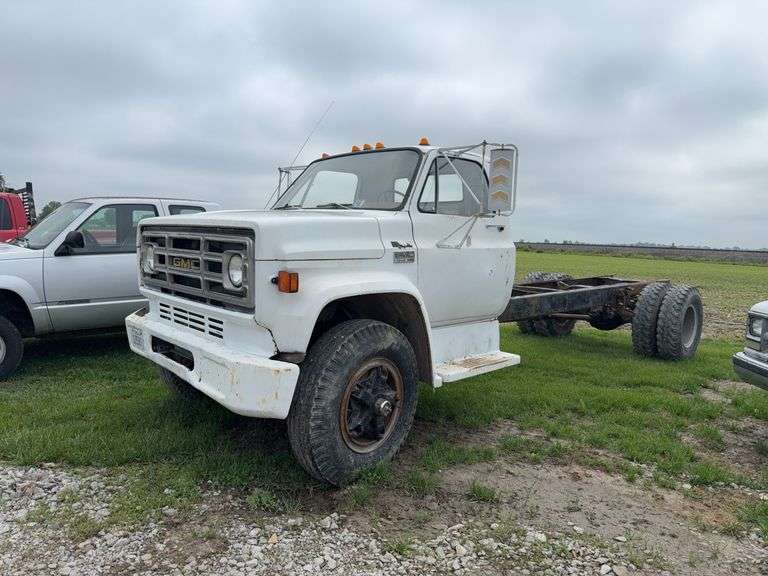 1979 GMC 7000 V8, HI/LOW 5 speed, 82,191 miles, engine overhauled 3 ...