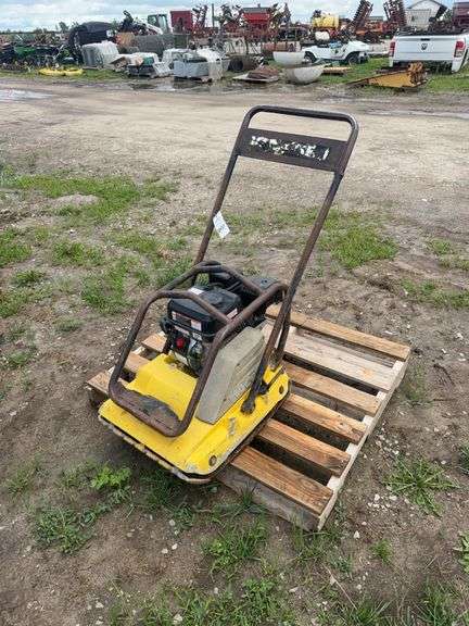 Concrete tamper, new motor - Schmid Auction