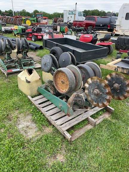 2 JD 7000 planter row units with no-till coulters and high rate seed ...