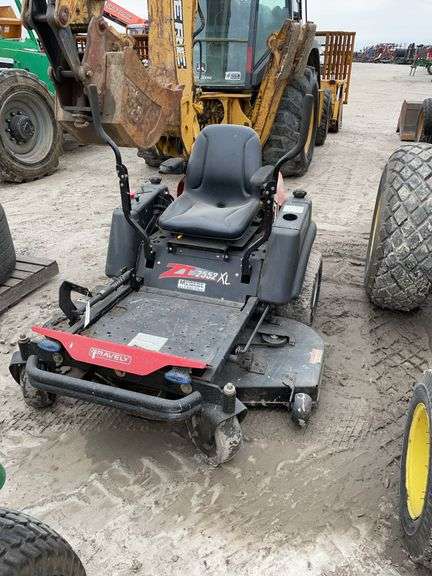 Gravely 2552 XL Zero Turn Mower, Sharp, 52'' deck - Schmid Auction