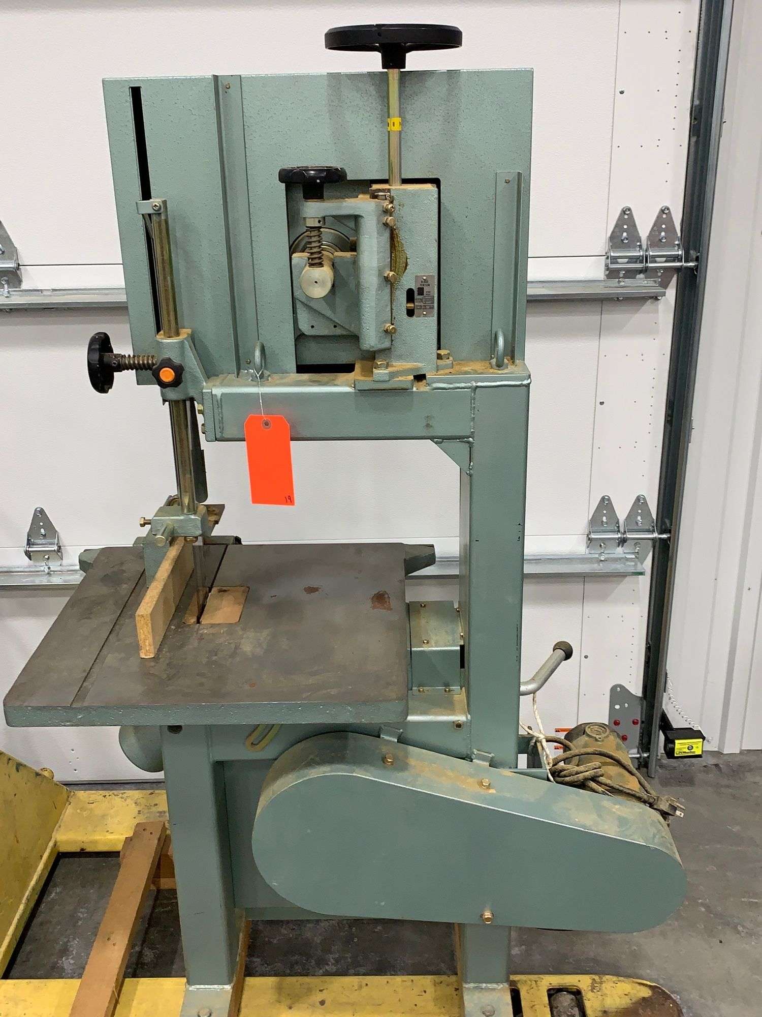 Hitachi resaw bandsaw store