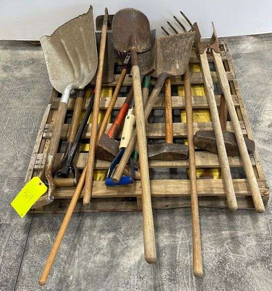 Group of long handled tools - Schneider Auctioneers LLC
