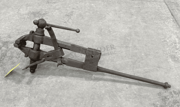 Antique post vise - Schneider Auctioneers LLC