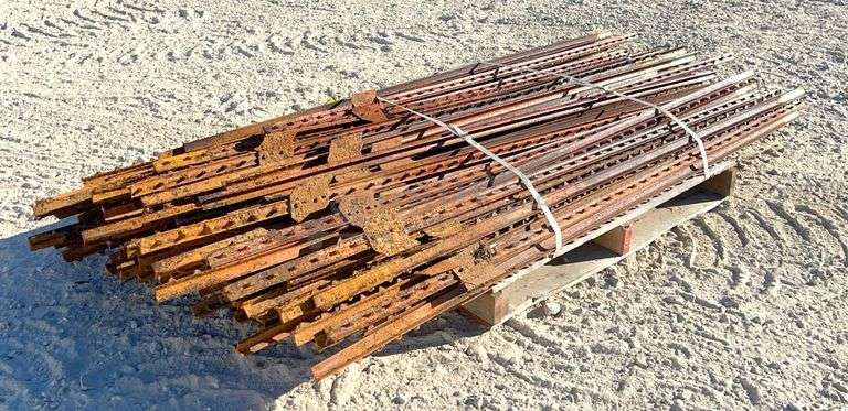 100- used 6.5' steel t-posts - Schneider Auctioneers LLC