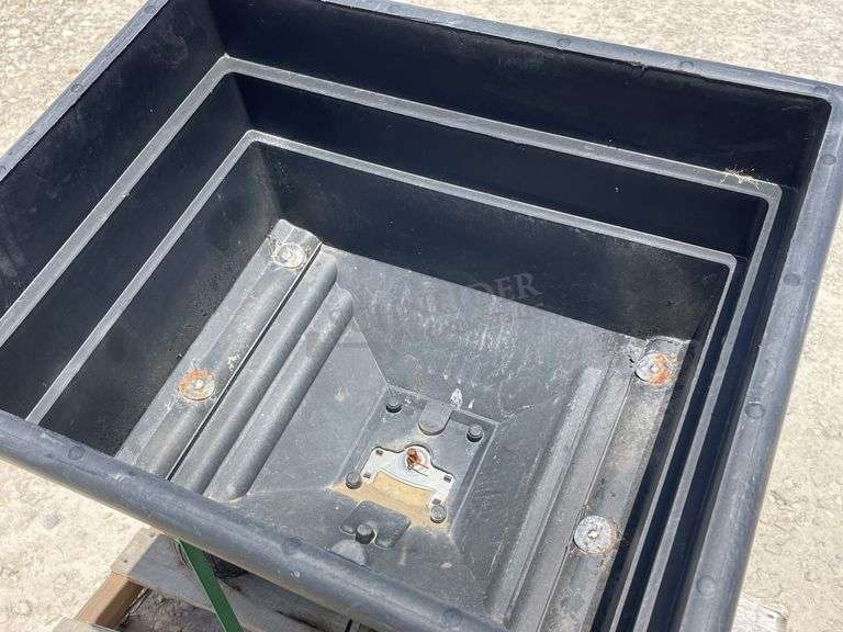 John Deere pull type seed spreader - Schneider Auctioneers LLC