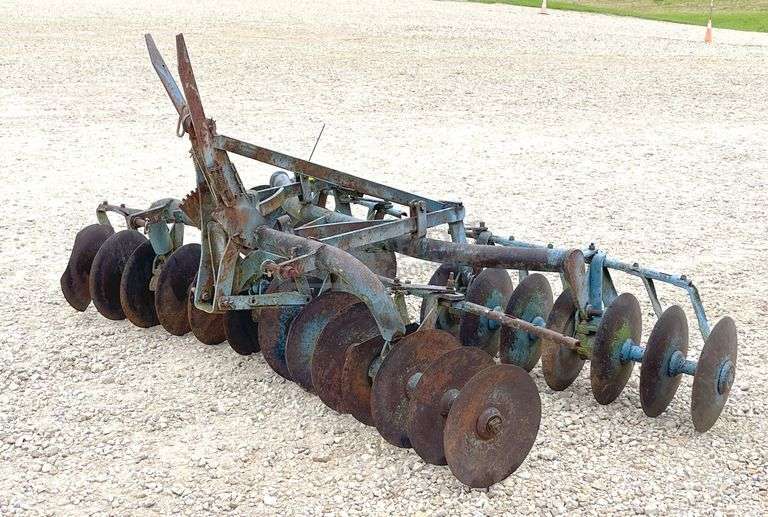 Ferguson 8' 3-point disc - Schneider Auctioneers LLC