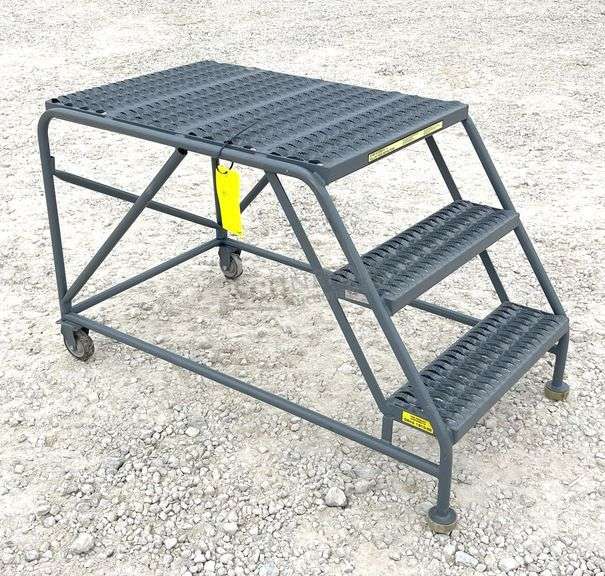 30" tall rolling steel work platform - Schneider Auctioneers LLC