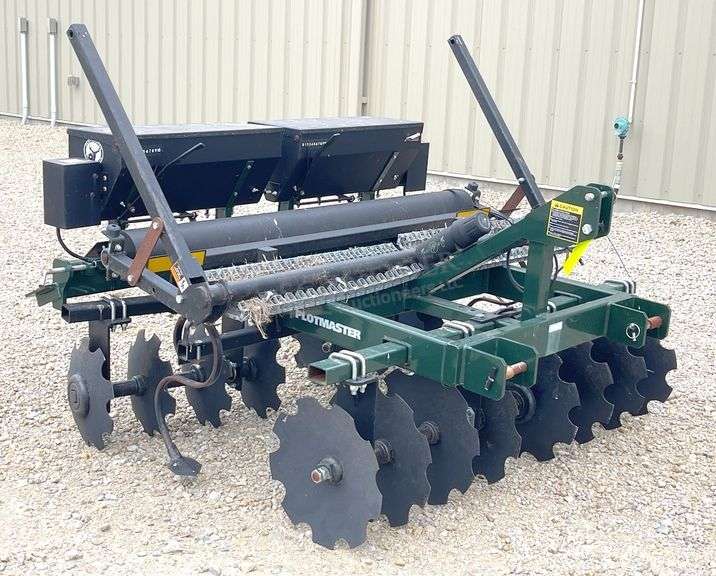 Unused Plotmaster 6' 3-pt. food plot disc seeder, from the estate of Dr ...