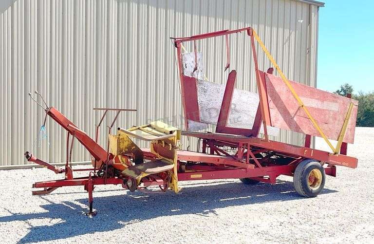 New Holland 1010 Stackliner bale stack wagon - Schneider Auctioneers LLC