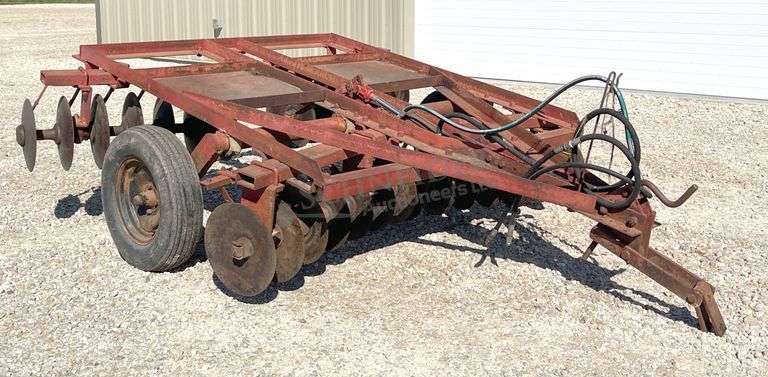 International 8' wheel disc - Schneider Auctioneers LLC