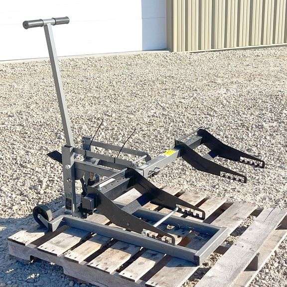 Pittsburgh 300 lb. mower/ATV lift - Schneider Auctioneers LLC